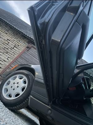 Black Mercedes-Benz 300 1988 in Tallinn, with an engine capacity of 3.00 L and mileage of 382 thousand km for 9999 €, photo 26 on AUTOMOTO.COM.LV