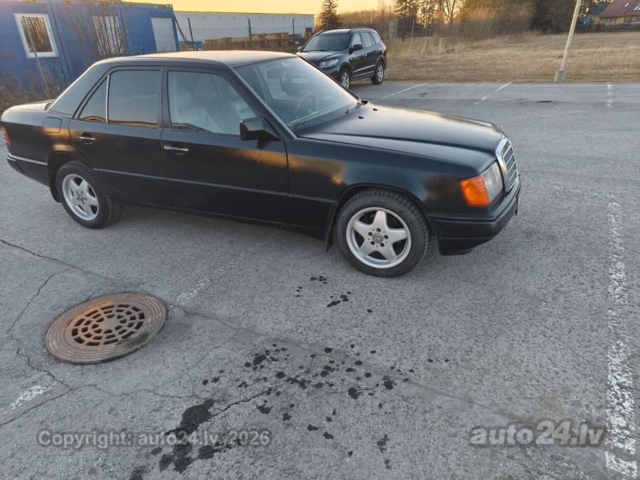 Black Mercedes-Benz 300 1991 in Tallinn, with an engine capacity of 3.00 L and mileage of 0 thousand km for 3200 €, photo 3 on AUTOMOTO.COM.LV