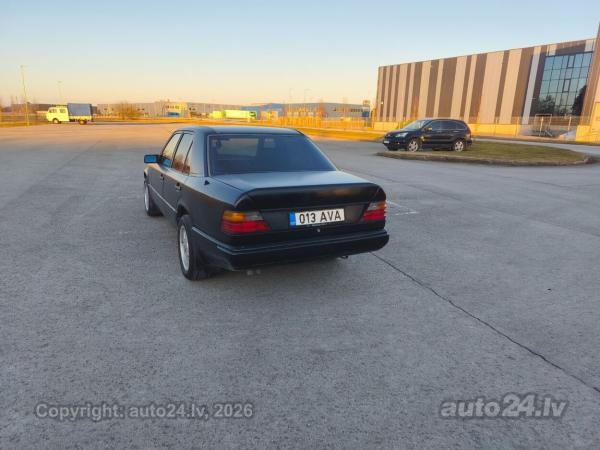 Black Mercedes-Benz 300 1991 in Tallinn, with an engine capacity of 3.00 L and mileage of 0 thousand km for 3200 €, photo 5 on AUTOMOTO.COM.LV
