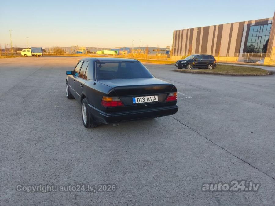 Black Mercedes-Benz 300 1991 in Tallinn, with an engine capacity of 3.00 L and mileage of 0 thousand km for 3200 €, photo 5 on AUTOMOTO.COM.LV