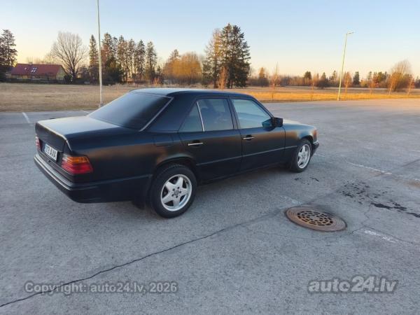 Black Mercedes-Benz 300 1991 in Tallinn, with an engine capacity of 3.00 L and mileage of 0 thousand km for 3200 €, photo 6 on AUTOMOTO.COM.LV