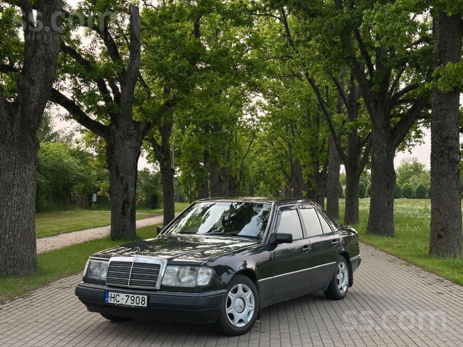 Melns Mercedes-Benz 300 1992 Valmiera, ar dzinēja tilpumu 3.00 L un nobraukumu 0 tūkst. km par 2500 €, foto 1 vietnē AUTOMOTO.COM.LV
