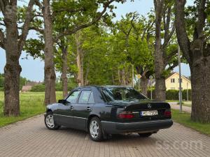 Melns Mercedes-Benz 300 1992 Valmiera, ar dzinēja tilpumu 3.00 L un nobraukumu 0 tūkst. km par 2500 €, foto 3 vietnē AUTOMOTO.COM.LV