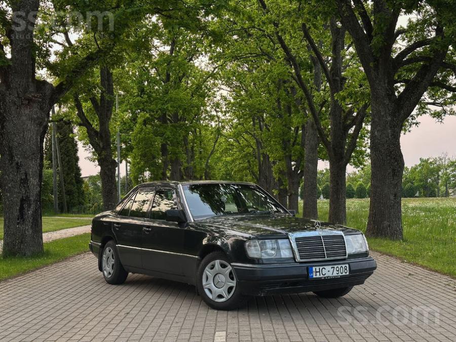 Melns Mercedes-Benz 300 1992 Valmiera, ar dzinēja tilpumu 3.00 L un nobraukumu 0 tūkst. km par 2500 €, foto 4 vietnē AUTOMOTO.COM.LV