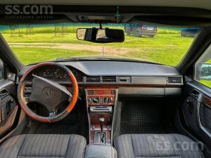Melns Mercedes-Benz 300 1992 Valmiera, ar dzinēja tilpumu 3.00 L un nobraukumu 0 tūkst. km par 2500 €, foto 8 vietnē AUTOMOTO.COM.LV