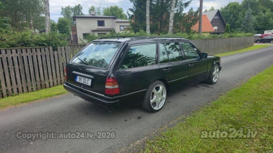 Черный Мерседес 300 1992 в Таллин, объемом двигателя 3.00 л и пробегом 356 тыс. км за 3800 €, фото 3 на AUTOMOTO.COM.LV
