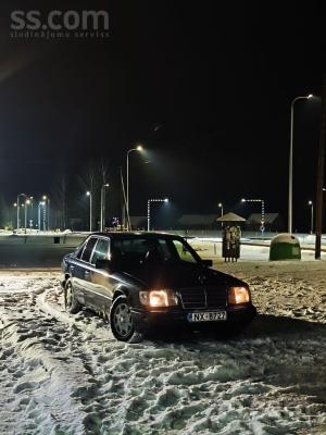 Zils Mercedes-Benz 300 1992 Ludza, ar dzinēja tilpumu 3.00 L un nobraukumu 404 tūkst. km par 4000 €, foto  vietnē AUTOMOTO.COM.LV
