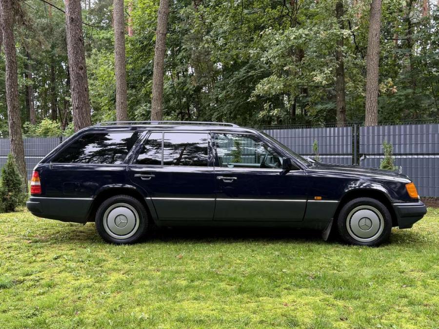 Синий Мерседес 300 1991 в Вильнюс, объемом двигателя 2.96 л и пробегом 243 тыс. км за 5500 €, фото 1 на AUTOMOTO.COM.LV