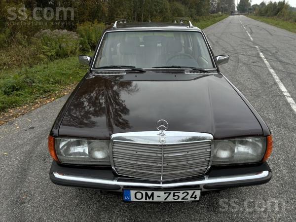 Brown Mercedes-Benz 300 1981 in Riga, with an engine capacity of 3.00 L and mileage of 471 thousand km for 6600 €, photo 4 on AUTOMOTO.COM.LV