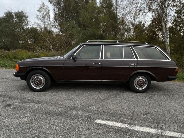 Brown Mercedes-Benz 300 1981 in Riga, with an engine capacity of 3.00 L and mileage of 471 thousand km for 6600 €, photo 5 on AUTOMOTO.COM.LV