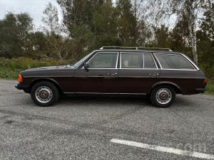 Brown Mercedes-Benz 300 1981 in Riga, with an engine capacity of 3.00 L and mileage of 471 thousand km for 6600 €, photo 5 on AUTOMOTO.COM.LV