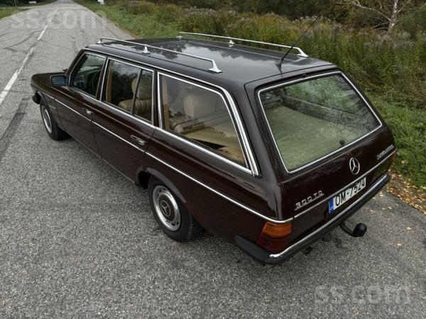 Brown Mercedes-Benz 300 1981 in Riga, with an engine capacity of 3.00 L and mileage of 471 thousand km for 6600 €, photo 6 on AUTOMOTO.COM.LV