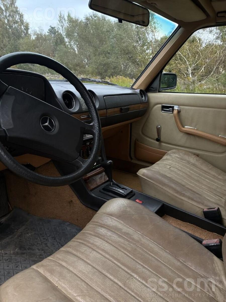 Brown Mercedes-Benz 300 1981 in Riga, with an engine capacity of 3.00 L and mileage of 471 thousand km for 6600 €, photo 11 on AUTOMOTO.COM.LV