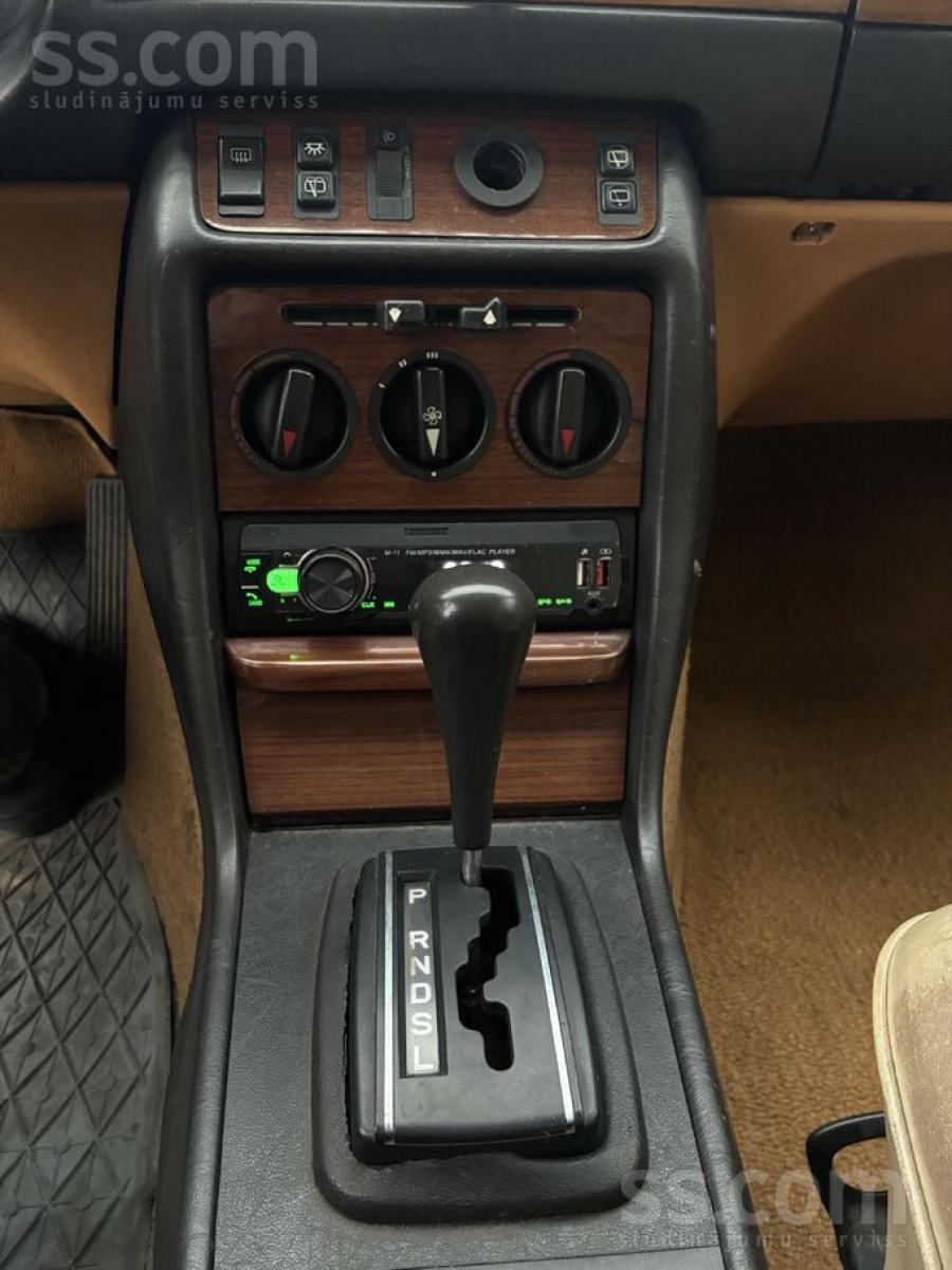 Brown Mercedes-Benz 300 1981 in Riga, with an engine capacity of 3.00 L and mileage of 471 thousand km for 6600 €, photo 12 on AUTOMOTO.COM.LV