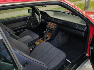 Mercedes-Benz 300 1988 in Kaunas, with an engine capacity of 3.00 L and mileage of 325 thousand km for 8500 €, photo 6 on AUTOMOTO.COM.LV