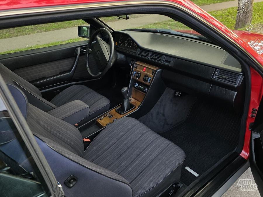 Mercedes-Benz 300 1988 in Kaunas, with an engine capacity of 3.00 L and mileage of 325 thousand km for 8500 €, photo 6 on AUTOMOTO.COM.LV