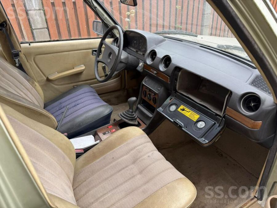 Zaļš Mercedes-Benz 300 1981 Liepāja, ar dzinēja tilpumu 3.00 L un nobraukumu 429 tūkst. km par 3000 €, foto 4 vietnē AUTOMOTO.COM.LV
