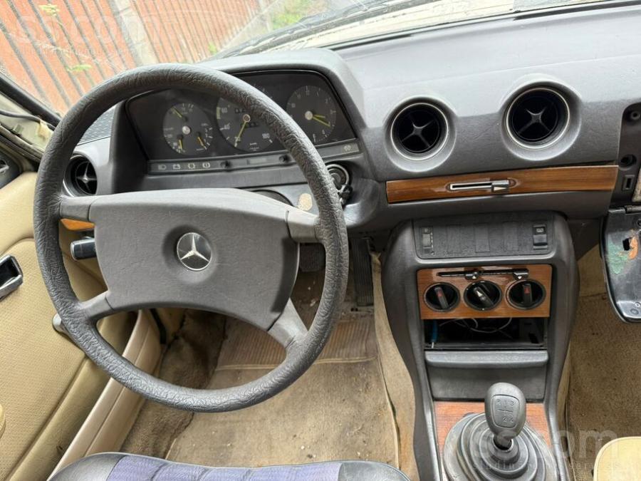 Zaļš Mercedes-Benz 300 1981 Liepāja, ar dzinēja tilpumu 3.00 L un nobraukumu 429 tūkst. km par 3000 €, foto 5 vietnē AUTOMOTO.COM.LV