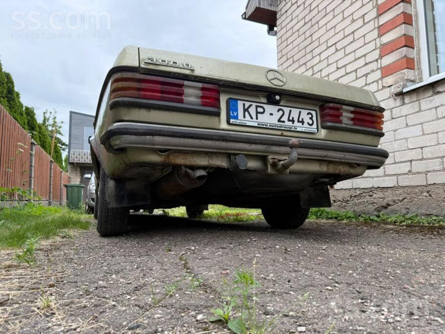 Zaļš Mercedes-Benz 300 1981 Liepāja, ar dzinēja tilpumu 3.00 L un nobraukumu 429 tūkst. km par 3000 €, foto 8 vietnē AUTOMOTO.COM.LV