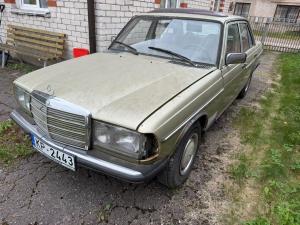 Zaļš Mercedes-Benz 300 1981 Liepāja, ar dzinēja tilpumu 3.00 L un nobraukumu 429 tūkst. km par 3000 €, foto 13 vietnē AUTOMOTO.COM.LV