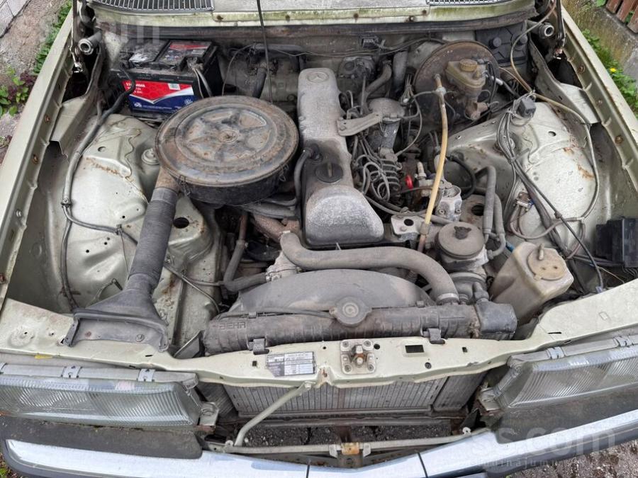 Zaļš Mercedes-Benz 300 1981 Liepāja, ar dzinēja tilpumu 3.00 L un nobraukumu 429 tūkst. km par 3000 €, foto 14 vietnē AUTOMOTO.COM.LV