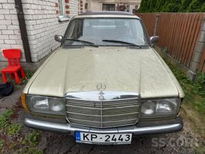 Zaļš Mercedes-Benz 300 1981 Liepāja, ar dzinēja tilpumu 3.00 L un nobraukumu 429 tūkst. km par 3000 €, foto 16 vietnē AUTOMOTO.COM.LV