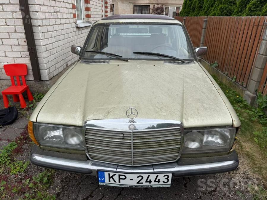 Zaļš Mercedes-Benz 300 1981 Liepāja, ar dzinēja tilpumu 3.00 L un nobraukumu 429 tūkst. km par 3000 €, foto 16 vietnē AUTOMOTO.COM.LV