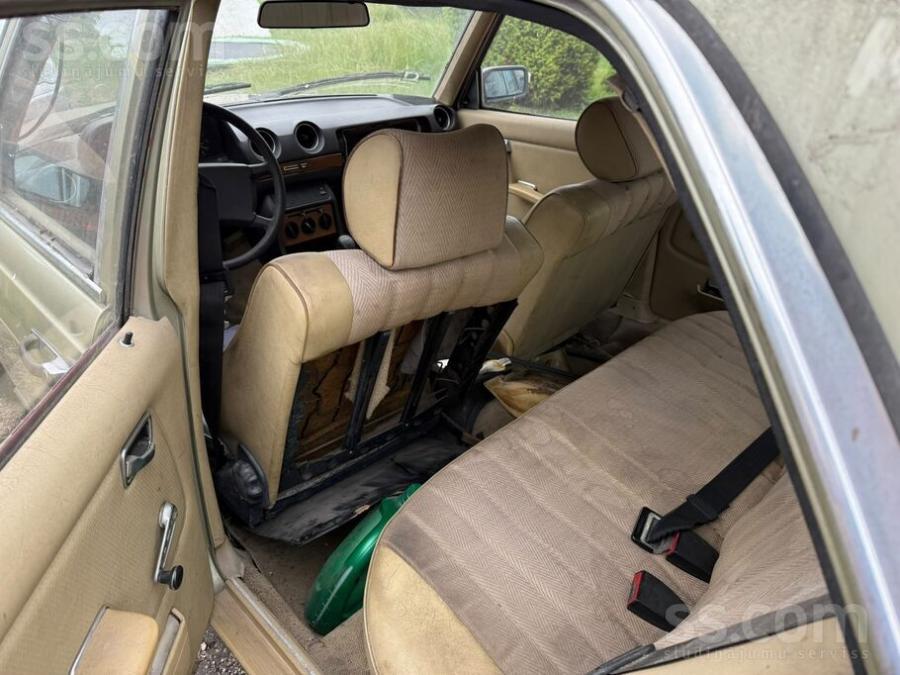 Zaļš Mercedes-Benz 300 1981 Liepāja, ar dzinēja tilpumu 3.00 L un nobraukumu 456 tūkst. km par 1400 €, foto 4 vietnē AUTOMOTO.COM.LV
