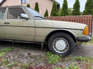 Zaļš Mercedes-Benz 300 1981 Liepāja, ar dzinēja tilpumu 3.00 L un nobraukumu 456 tūkst. km par 1400 €, foto 11 vietnē AUTOMOTO.COM.LV