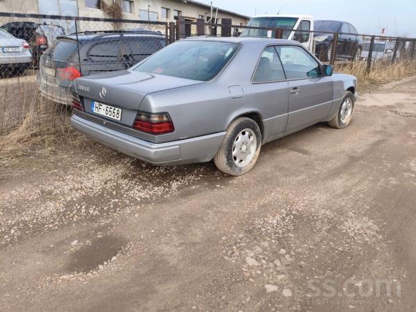 Pelēks Mercedes-Benz 300 1988 Jelgava, ar dzinēja tilpumu 3.00 L un nobraukumu 317 tūkst. km par 3200 €, foto 2 vietnē AUTOMOTO.COM.LV