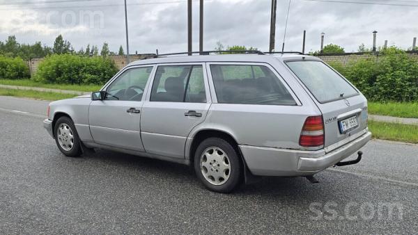 Pelēks Mercedes-Benz 300 1992 Daugavpils, ar dzinēja tilpumu 3.00 L un nobraukumu 322 tūkst. km par 7700 €, foto 3 vietnē AUTOMOTO.COM.LV