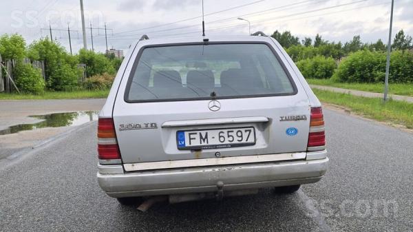 Pelēks Mercedes-Benz 300 1992 Daugavpils, ar dzinēja tilpumu 3.00 L un nobraukumu 322 tūkst. km par 7700 €, foto 4 vietnē AUTOMOTO.COM.LV