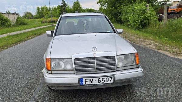 Pelēks Mercedes-Benz 300 1992 Daugavpils, ar dzinēja tilpumu 3.00 L un nobraukumu 322 tūkst. km par 7700 €, foto 7 vietnē AUTOMOTO.COM.LV