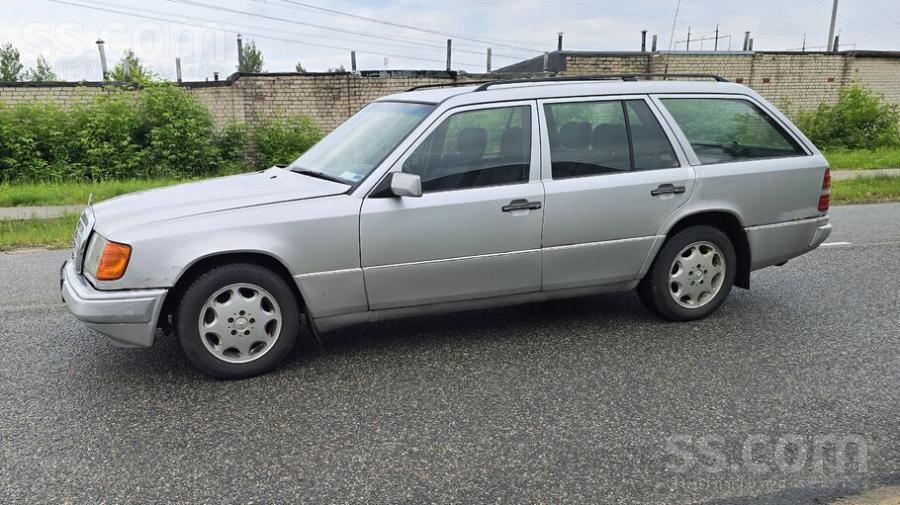 Grey Mercedes-Benz 300 1992 in Daugavpils, with an engine capacity of 3.00 L and mileage of 322 thousand km for 7700 €, photo 3 on AUTOMOTO.COM.LV