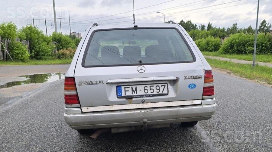 Grey Mercedes-Benz 300 1992 in Daugavpils, with an engine capacity of 3.00 L and mileage of 322 thousand km for 7700 €, photo 5 on AUTOMOTO.COM.LV