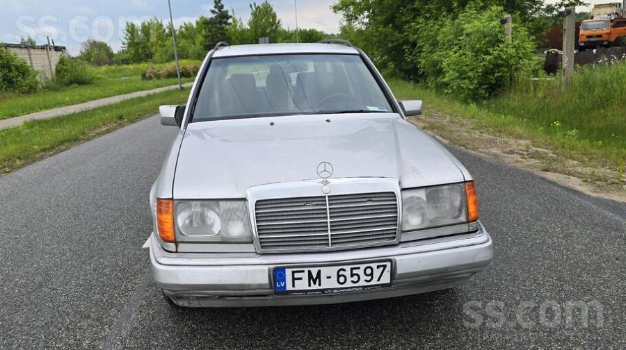 Grey Mercedes-Benz 300 1992 in Daugavpils, with an engine capacity of 3.00 L and mileage of 322 thousand km for 7700 €, photo 8 on AUTOMOTO.COM.LV