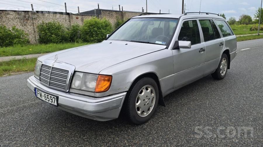 Grey Mercedes-Benz 300 1992 in Daugavpils, with an engine capacity of 3.00 L and mileage of 322 thousand km for 7700 €, photo 9 on AUTOMOTO.COM.LV
