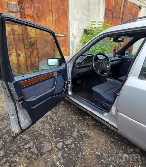 Grey Mercedes-Benz 300 1992 in Daugavpils, with an engine capacity of 3.00 L and mileage of 322 thousand km for 7700 €, photo 10 on AUTOMOTO.COM.LV