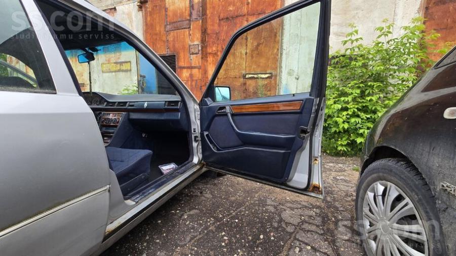 Grey Mercedes-Benz 300 1992 in Daugavpils, with an engine capacity of 3.00 L and mileage of 322 thousand km for 7700 €, photo 13 on AUTOMOTO.COM.LV