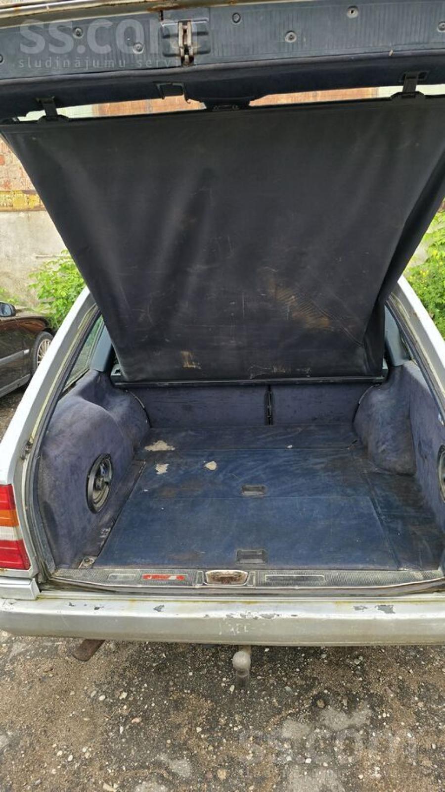 Grey Mercedes-Benz 300 1992 in Daugavpils, with an engine capacity of 3.00 L and mileage of 322 thousand km for 7700 €, photo 14 on AUTOMOTO.COM.LV