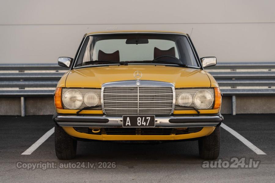 Yellow Mercedes-Benz 300 1980 in Tallinn, with an engine capacity of 3.00 L and mileage of 261 thousand km for 14500 €, photo 3 on AUTOMOTO.COM.LV