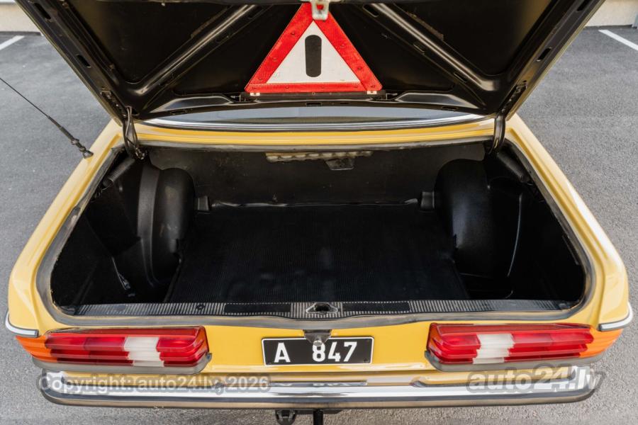 Yellow Mercedes-Benz 300 1980 in Tallinn, with an engine capacity of 3.00 L and mileage of 261 thousand km for 14500 €, photo 15 on AUTOMOTO.COM.LV