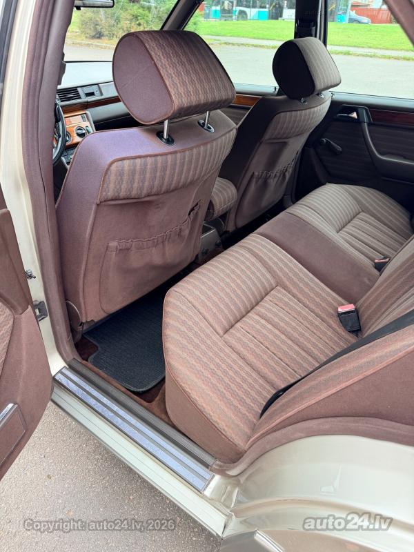 Dzeltens Mercedes-Benz 300 1993 Tallina, ar dzinēja tilpumu 3.00 L un nobraukumu 255 tūkst. km par 9500 €, foto 7 vietnē AUTOMOTO.COM.LV