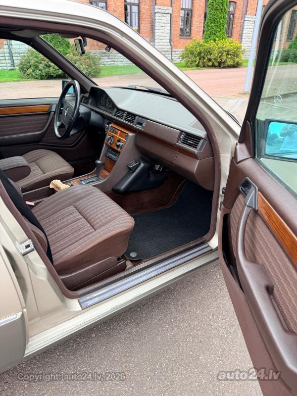 Dzeltens Mercedes-Benz 300 1993 Tallina, ar dzinēja tilpumu 3.00 L un nobraukumu 255 tūkst. km par 9500 €, foto 9 vietnē AUTOMOTO.COM.LV