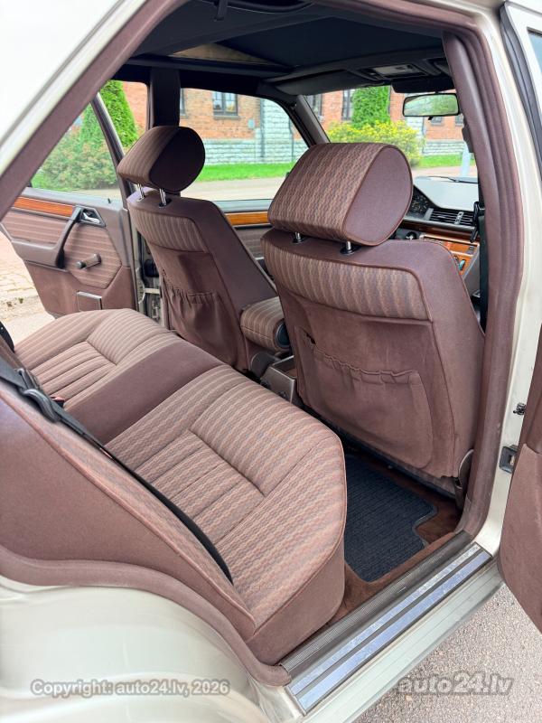 Dzeltens Mercedes-Benz 300 1993 Tallina, ar dzinēja tilpumu 3.00 L un nobraukumu 255 tūkst. km par 9500 €, foto 10 vietnē AUTOMOTO.COM.LV