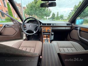 Желтый Мерседес 300 1993 в Таллин, объемом двигателя 3.00 л и пробегом 255 тыс. км за 9500 €, фото 13 на AUTOMOTO.COM.LV