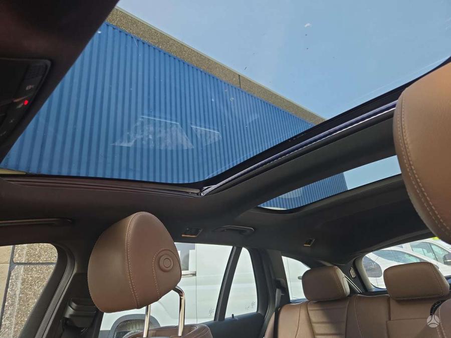 Черный Мерседес 320 2017 в Вильнюс, объемом двигателя 0.00 л и пробегом 0 тыс. км за 20000 €, фото 15 на AUTOMOTO.COM.LV