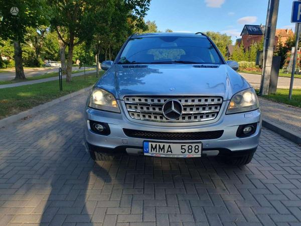 Blue Mercedes-Benz 320 2006 in Vilkaviskis, with an engine capacity of 3.00 L and mileage of 400 thousand km for 3100 €, photo 2 on AUTOMOTO.COM.LV