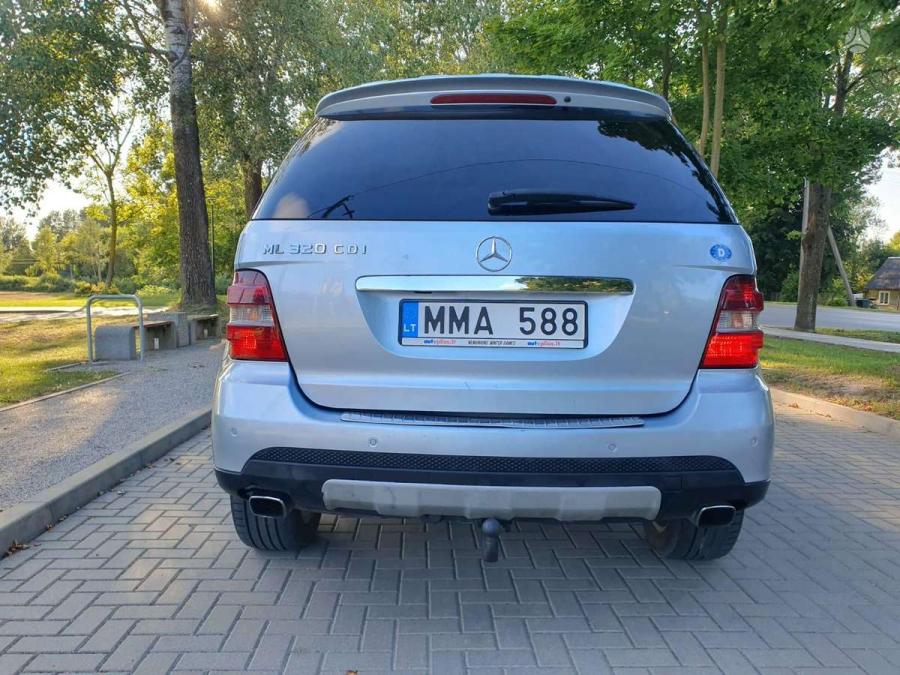 Blue Mercedes-Benz 320 2006 in Vilkaviskis, with an engine capacity of 3.00 L and mileage of 400 thousand km for 3100 €, photo 4 on AUTOMOTO.COM.LV