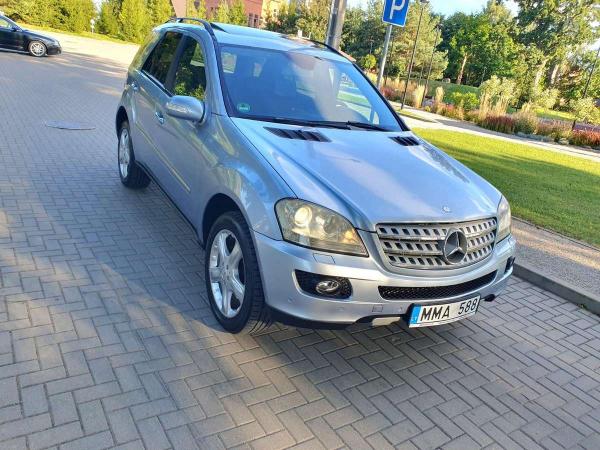 Blue Mercedes-Benz 320 2006 in Vilkaviskis, with an engine capacity of 3.00 L and mileage of 400 thousand km for 3100 €, photo 4 on AUTOMOTO.COM.LV